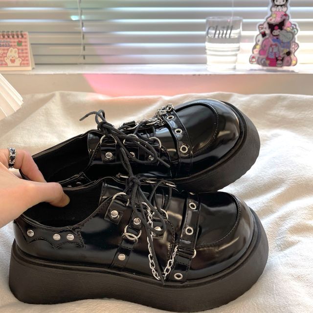 Grommet Platform Lace – Wonderland Case