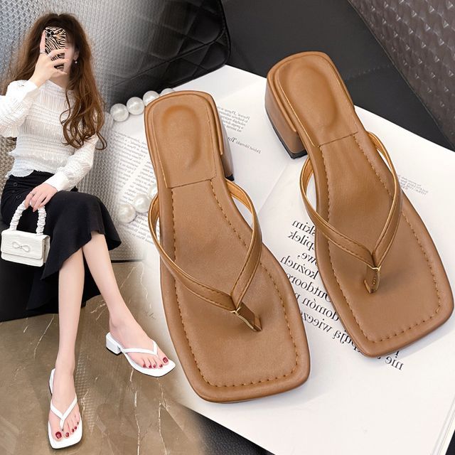 Chunky Heel Flip-Flops – Wonderland Case