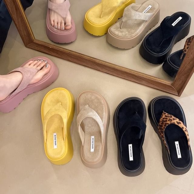Platform Flip-Flops – Wonderland Case